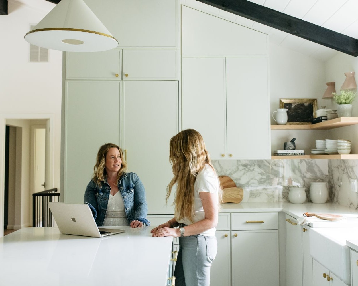 Kitchens-Review-Houzz-AI-KBB-Proffessionals-Curated-Nest-©Houzz ...